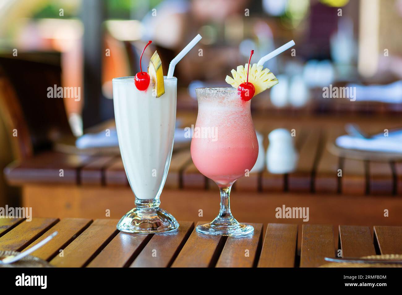 Two milkshakes hi-res stock photography and images - Alamy