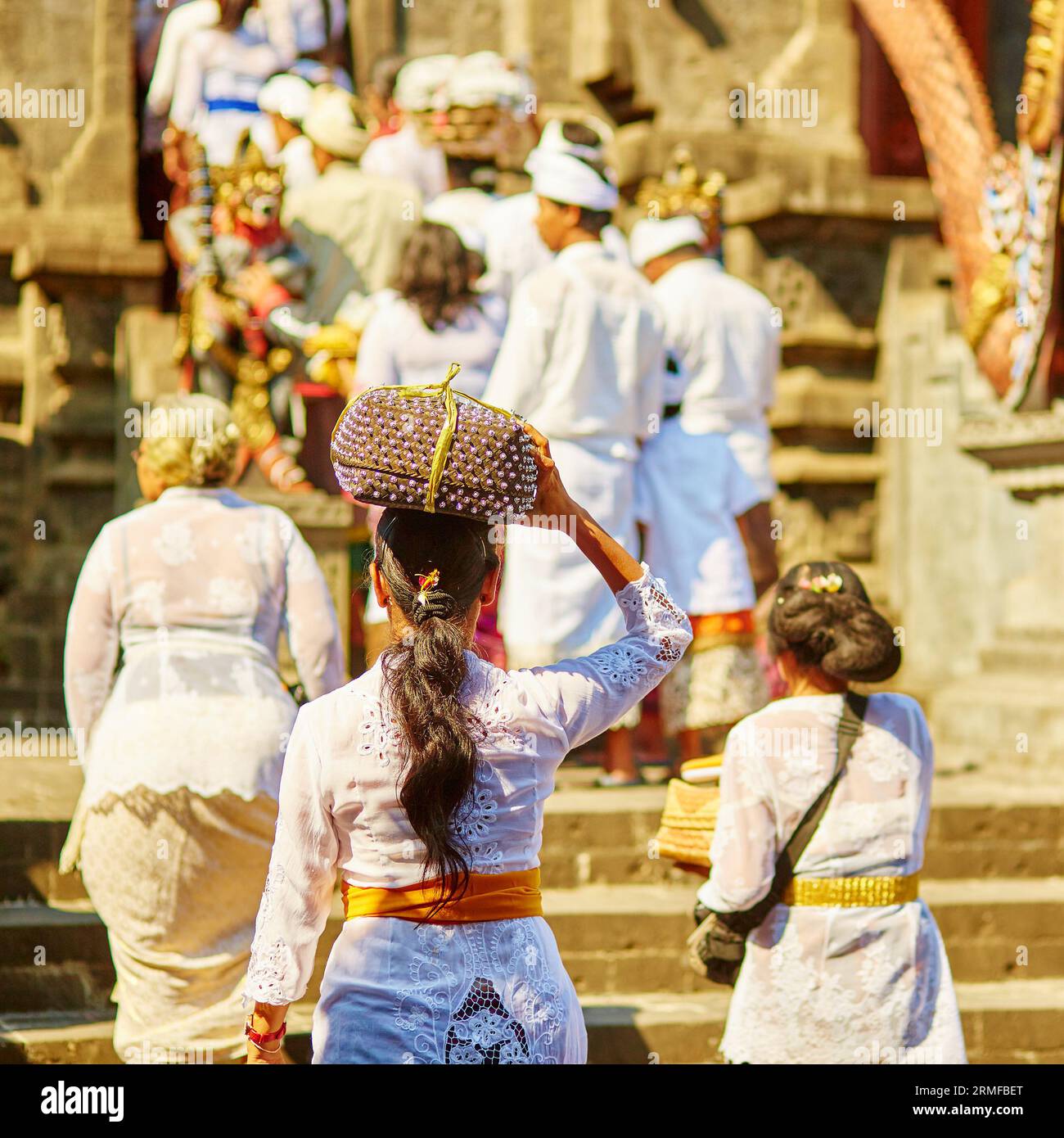 Balinese people going to the temple with offerings Stock Photo - Alamy