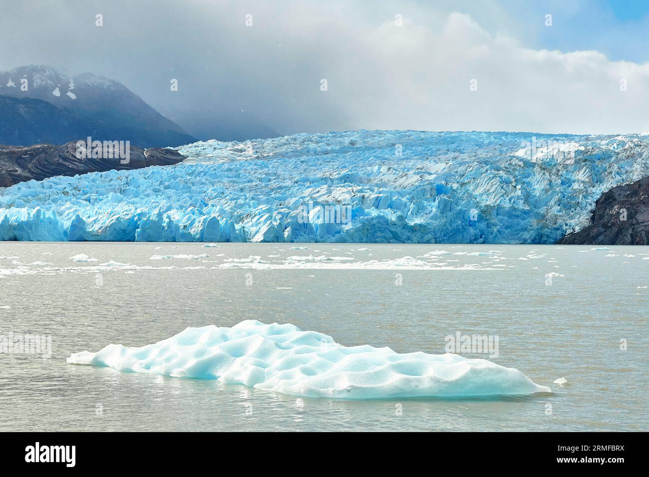 Blue icebergs and snowy mountains at Grey Glacier in Torres del Paine ...