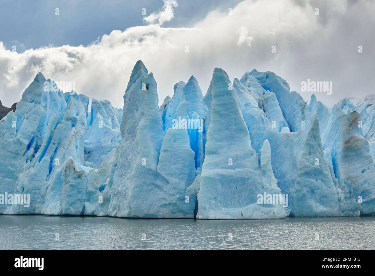 Blue icebergs and snowy mountains at Grey Glacier in Torres del Paine ...