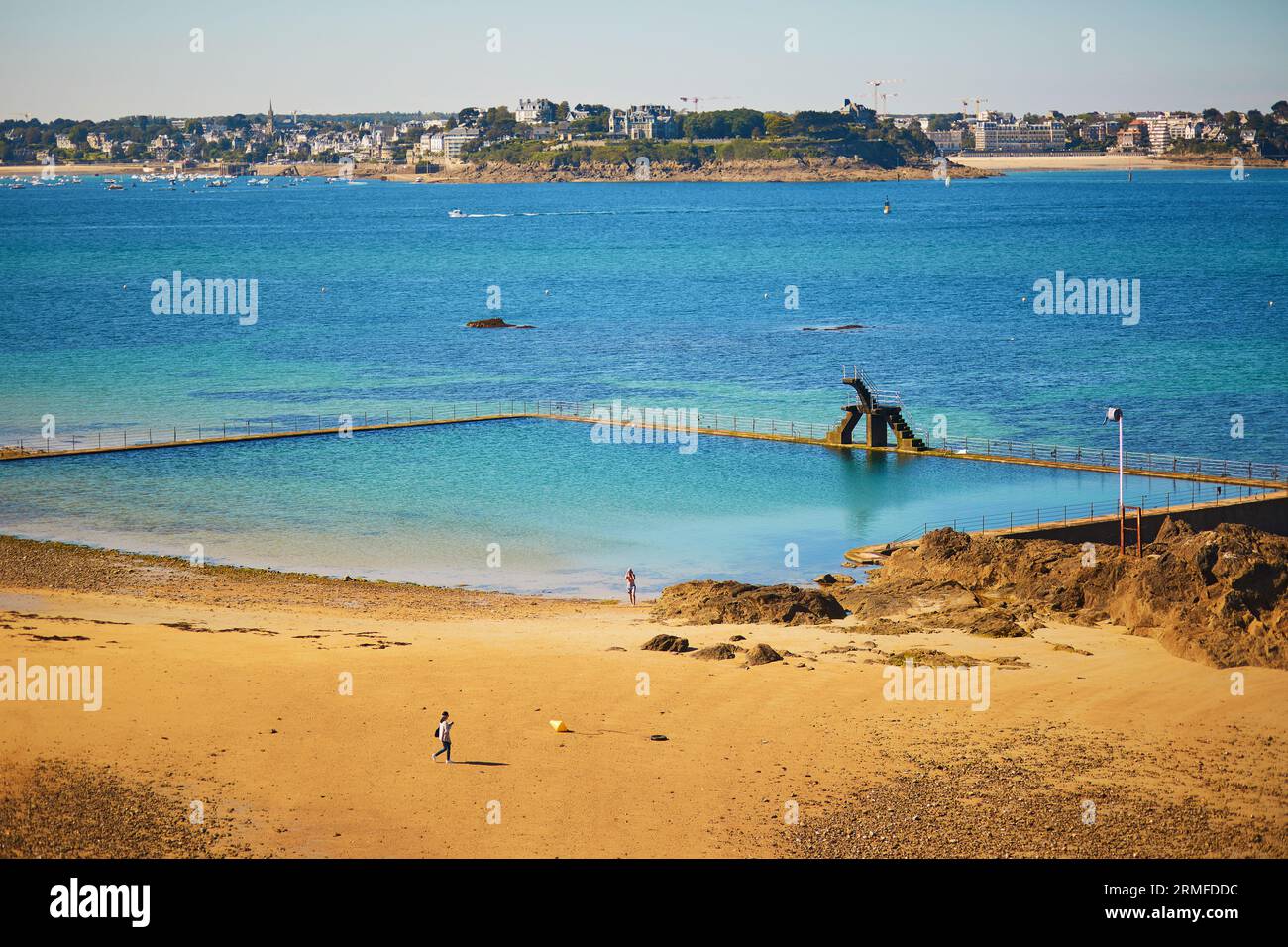 Saint malo seawater pool hi-res stock photography and images - Alamy