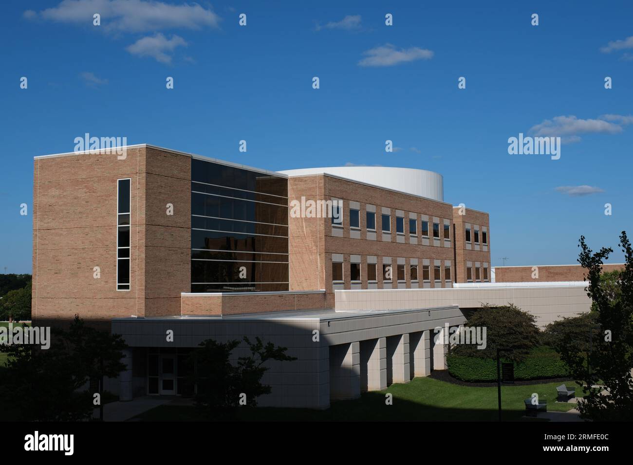 Elliott Hall on the campus of Oakland University Stock Photo - Alamy