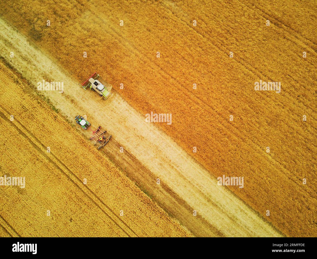 Combine harvester tractor reaper wheat hi-res stock photography and ...