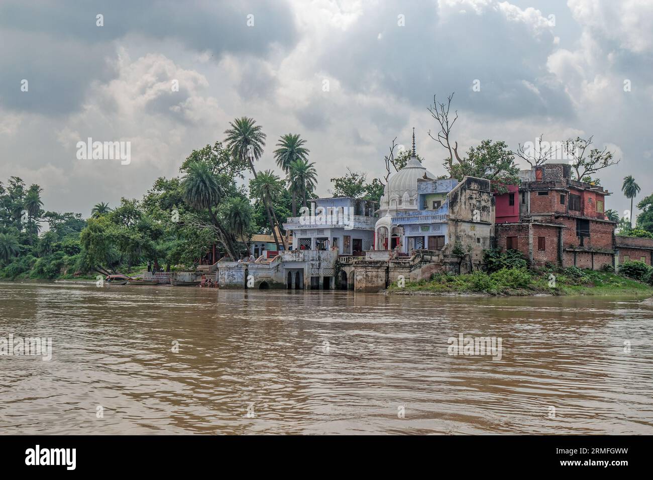 09 26 2005 Vintage Old Structure at patthar Ghat or Massacre Ghat on ...