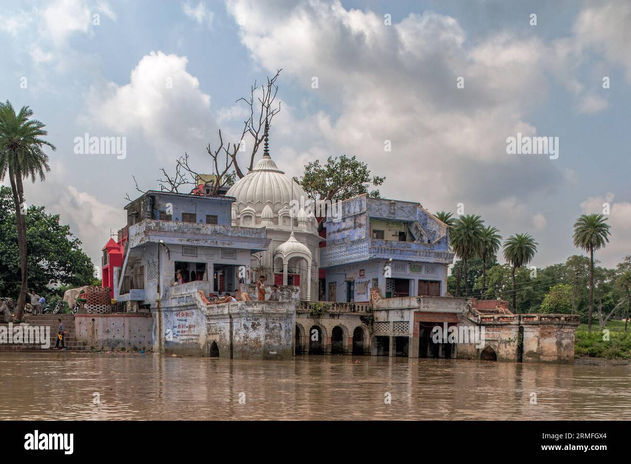 09 26 2005 Vintage Old Structure at patthar Ghat or Massacre Ghat on ...