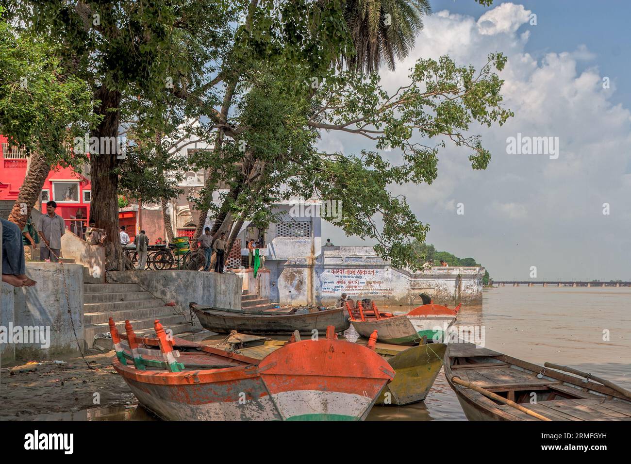 09 26 2005 Vintage Old Structure at patthar Ghat or Massacre Ghat on ...