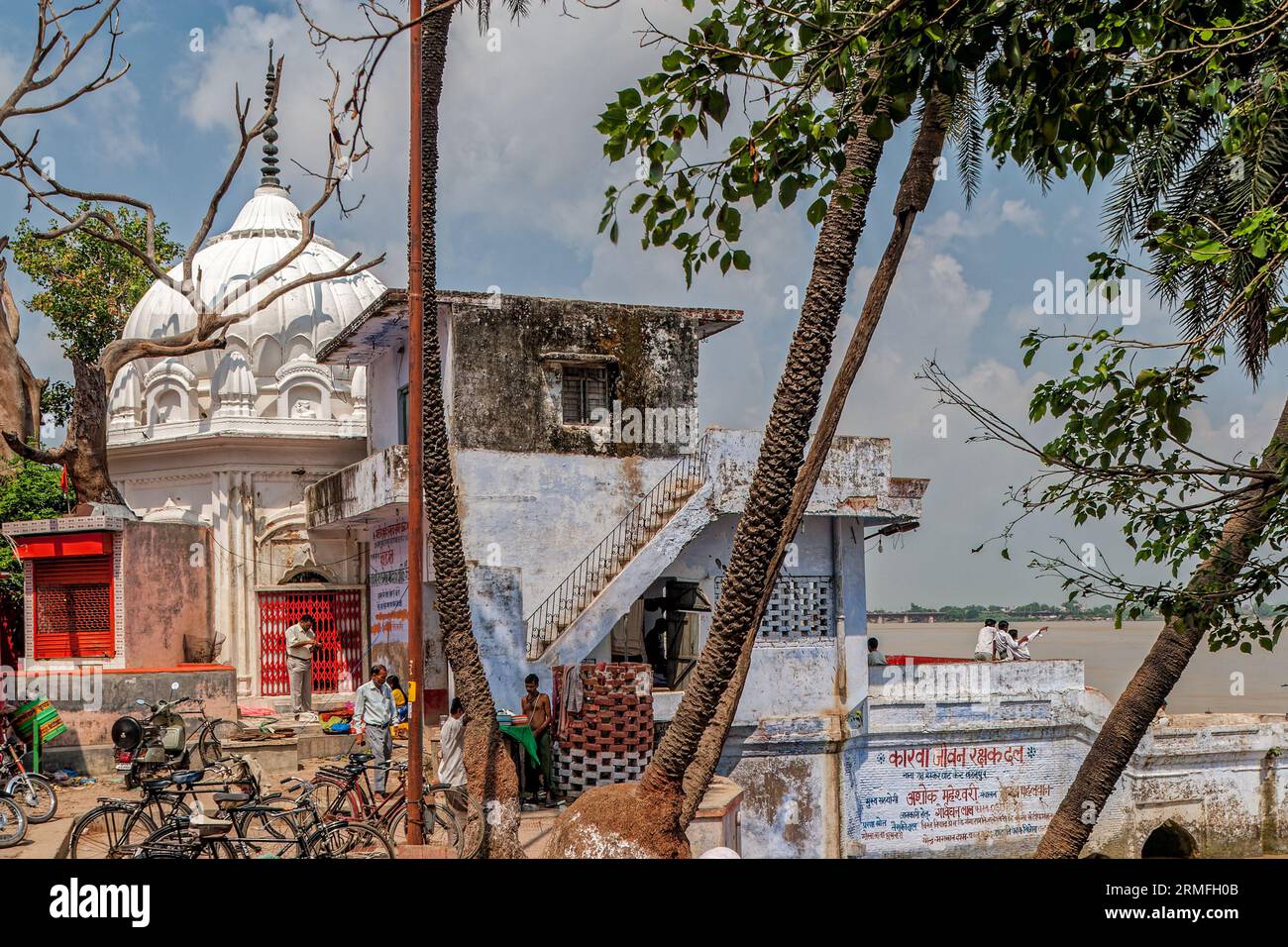 09 26 2005 Vintage Old Structure at patthar Ghat or Massacre Ghat on ...