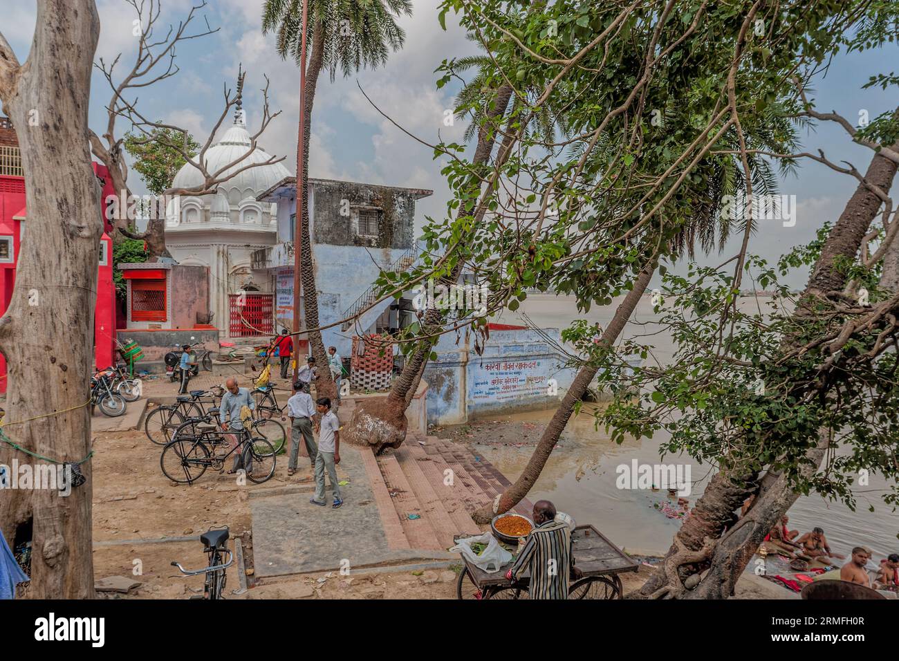 09 26 2005 Vintage Old Structure at patthar Ghat or Massacre Ghat on ...