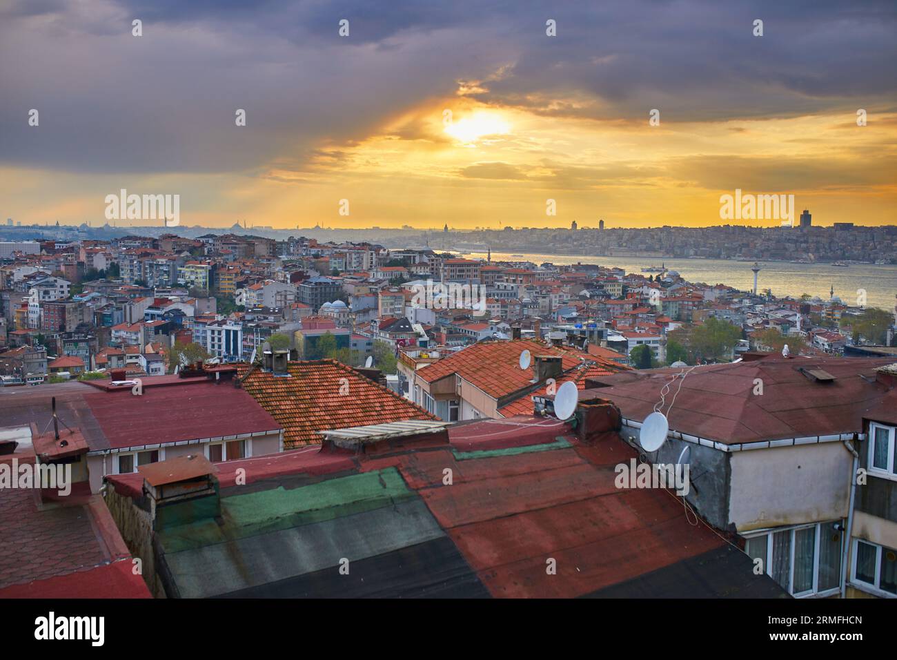 Scenic view of Uskudar district on the Asian side of Istanbul, Turkey ...
