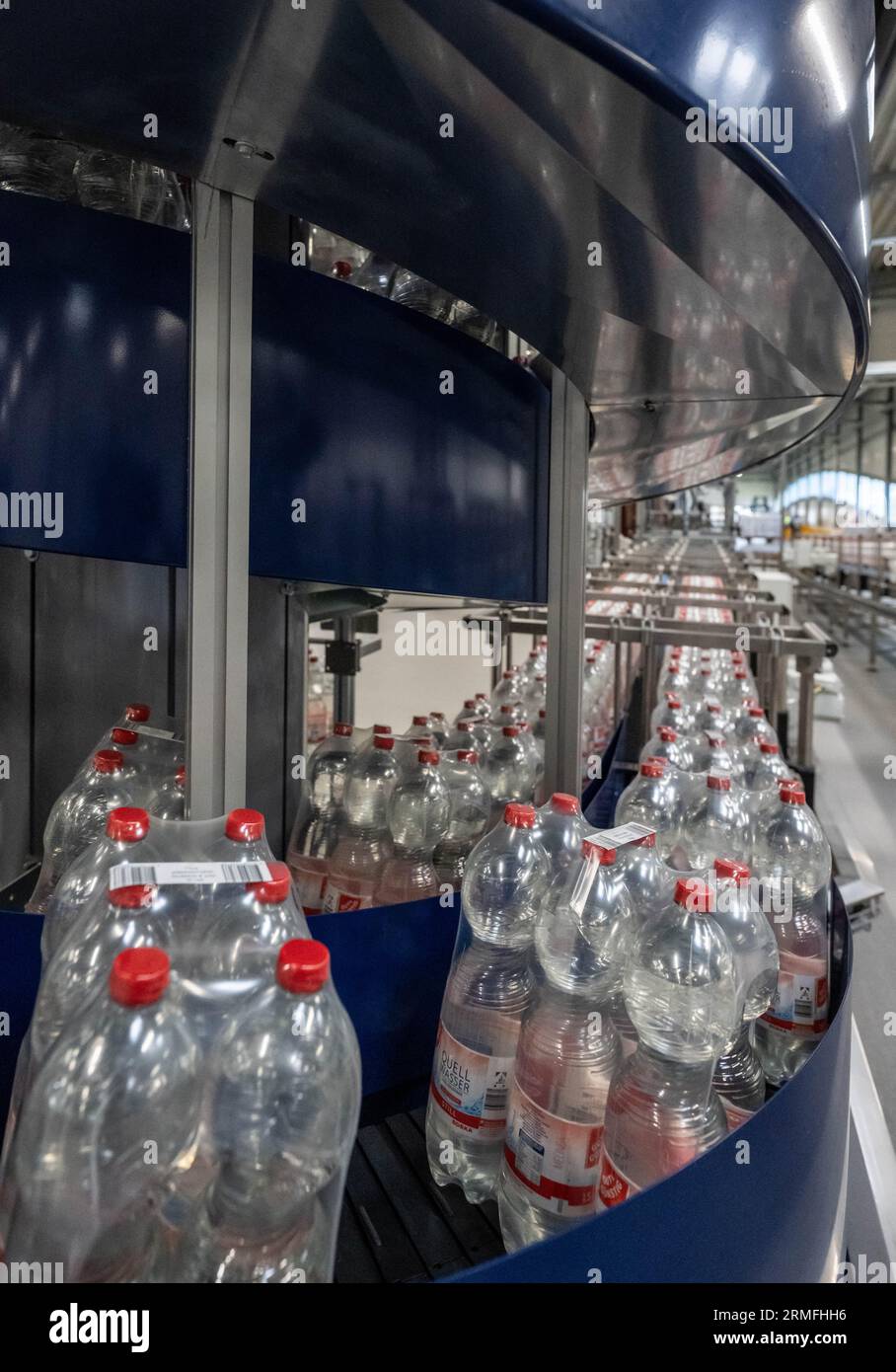 Jessen, Germany. 28th Aug, 2023. Mineral water bottles run through a ...