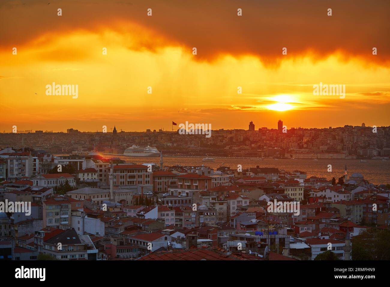 Scenic view of Uskudar district on the Asian side of Istanbul, Turkey ...