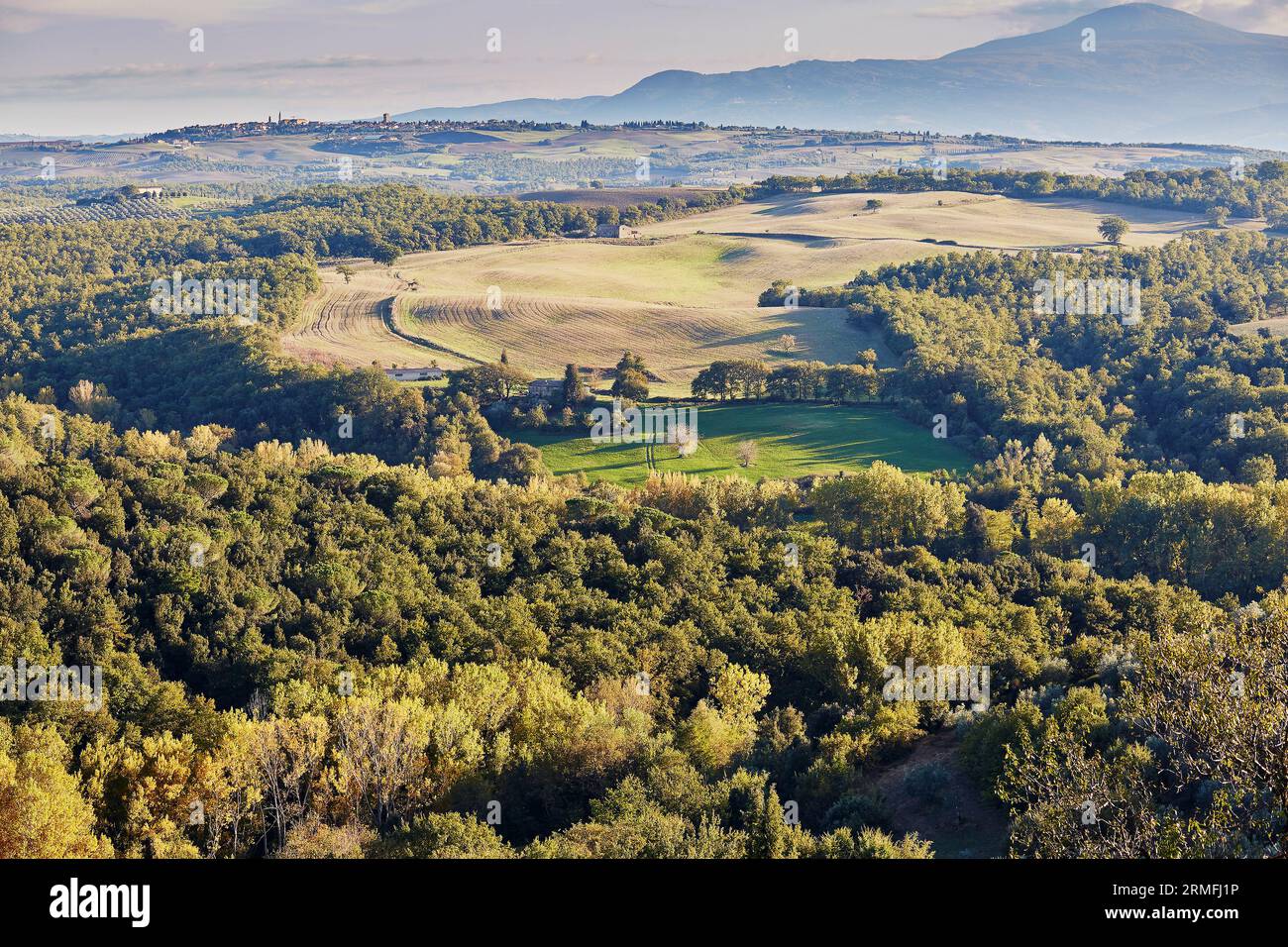 Scenic Tuscan landscape with beautiful fields, meadows and hills. San ...