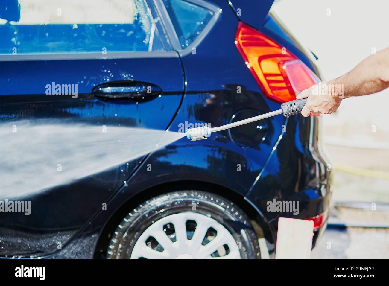 Car washers hi-res stock photography and images - Alamy