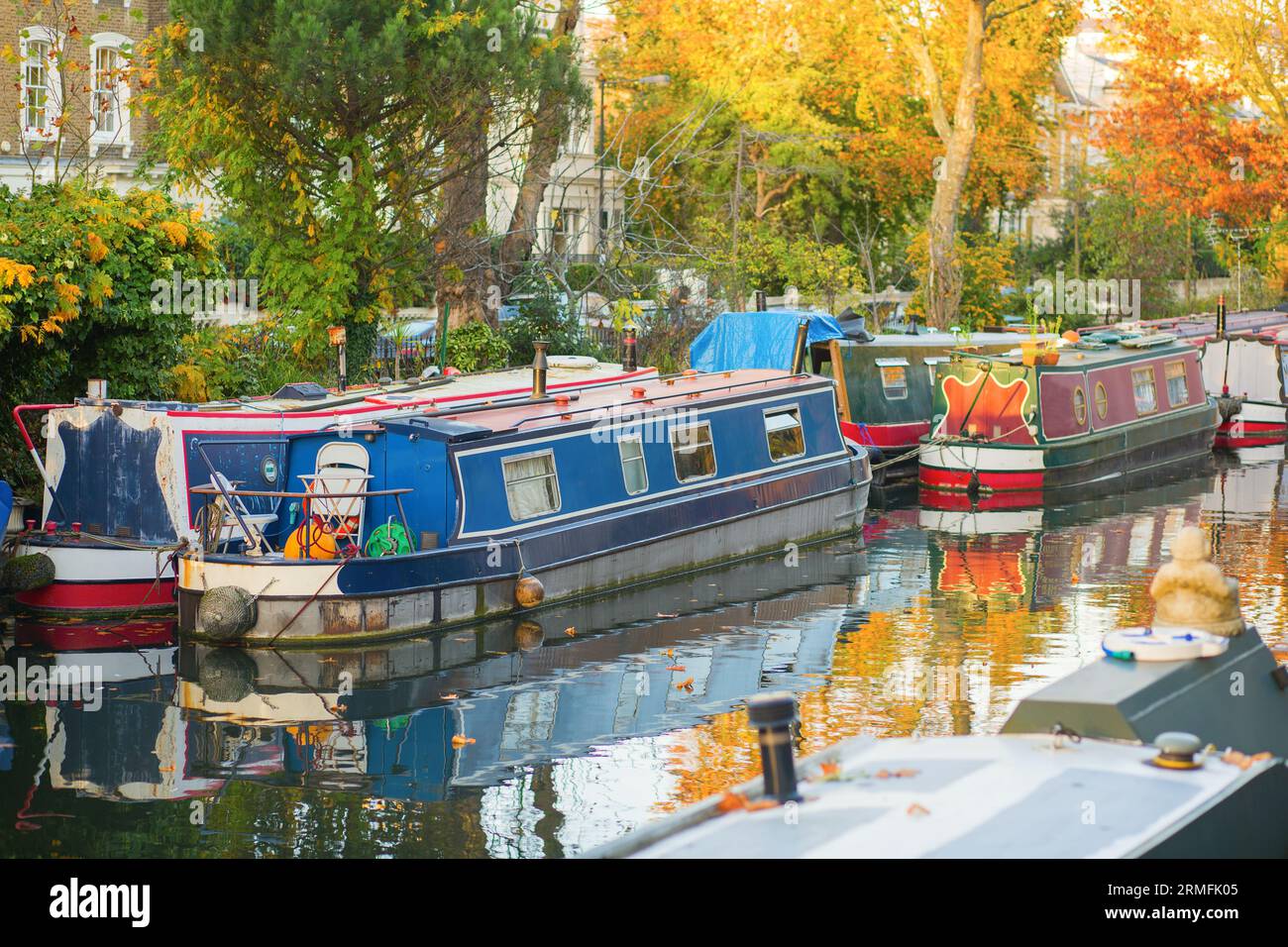 Rows of houseboats and narrow boats on the canal banks at Little Venice ...