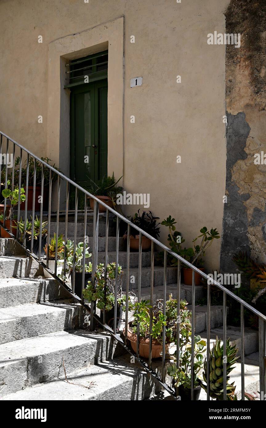 Traditional Sicilian rural house facade on Vico Leonardo Imposa in ...