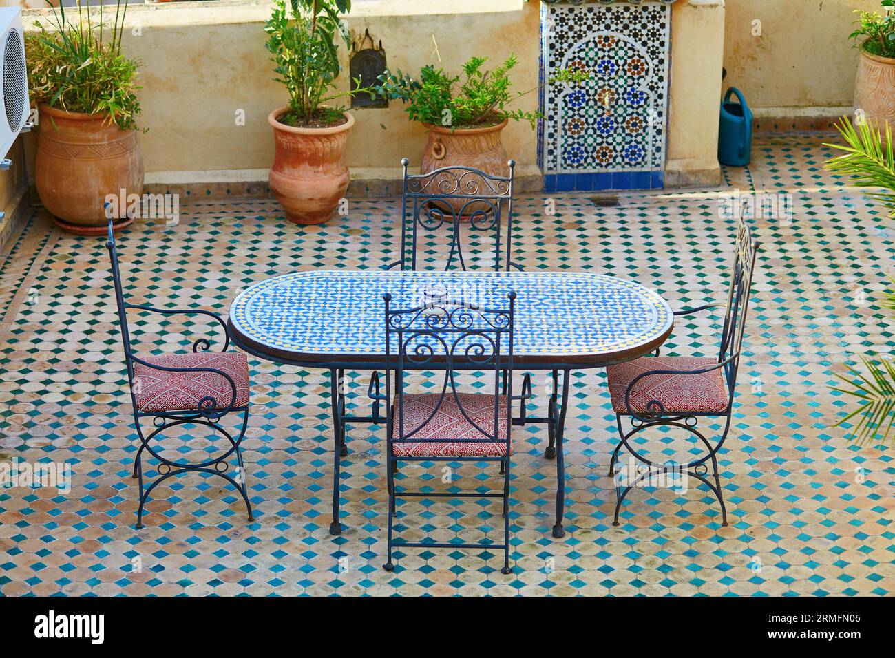 Ancient mosaic table hi-res stock photography and images - Alamy