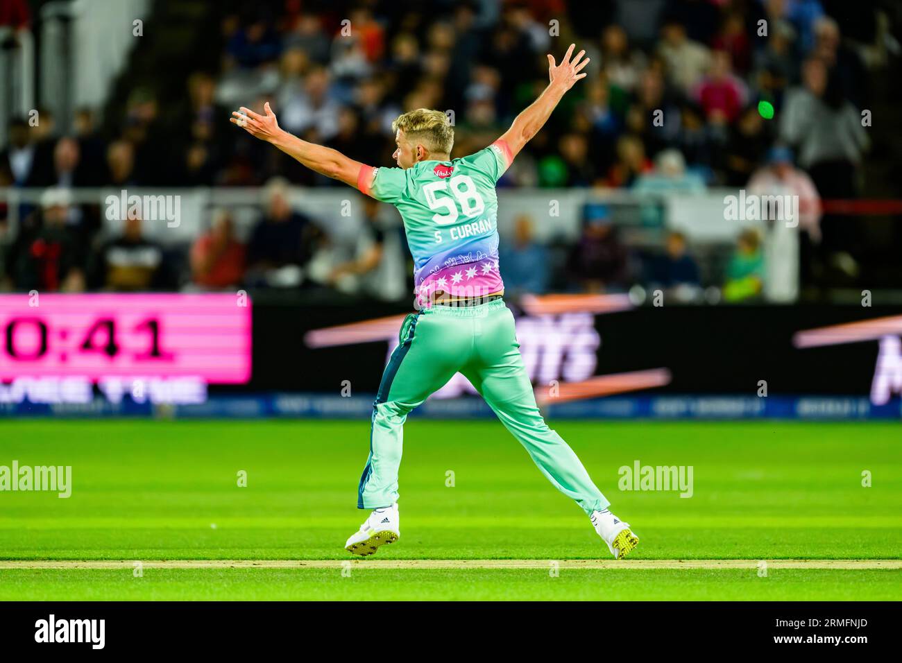 Sam curran of england bowling hi-res stock photography and images - Alamy
