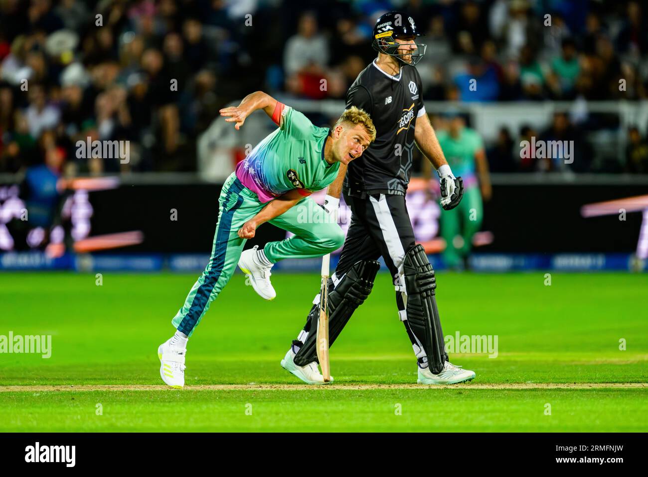 Sam curran of england bowling hi-res stock photography and images - Alamy