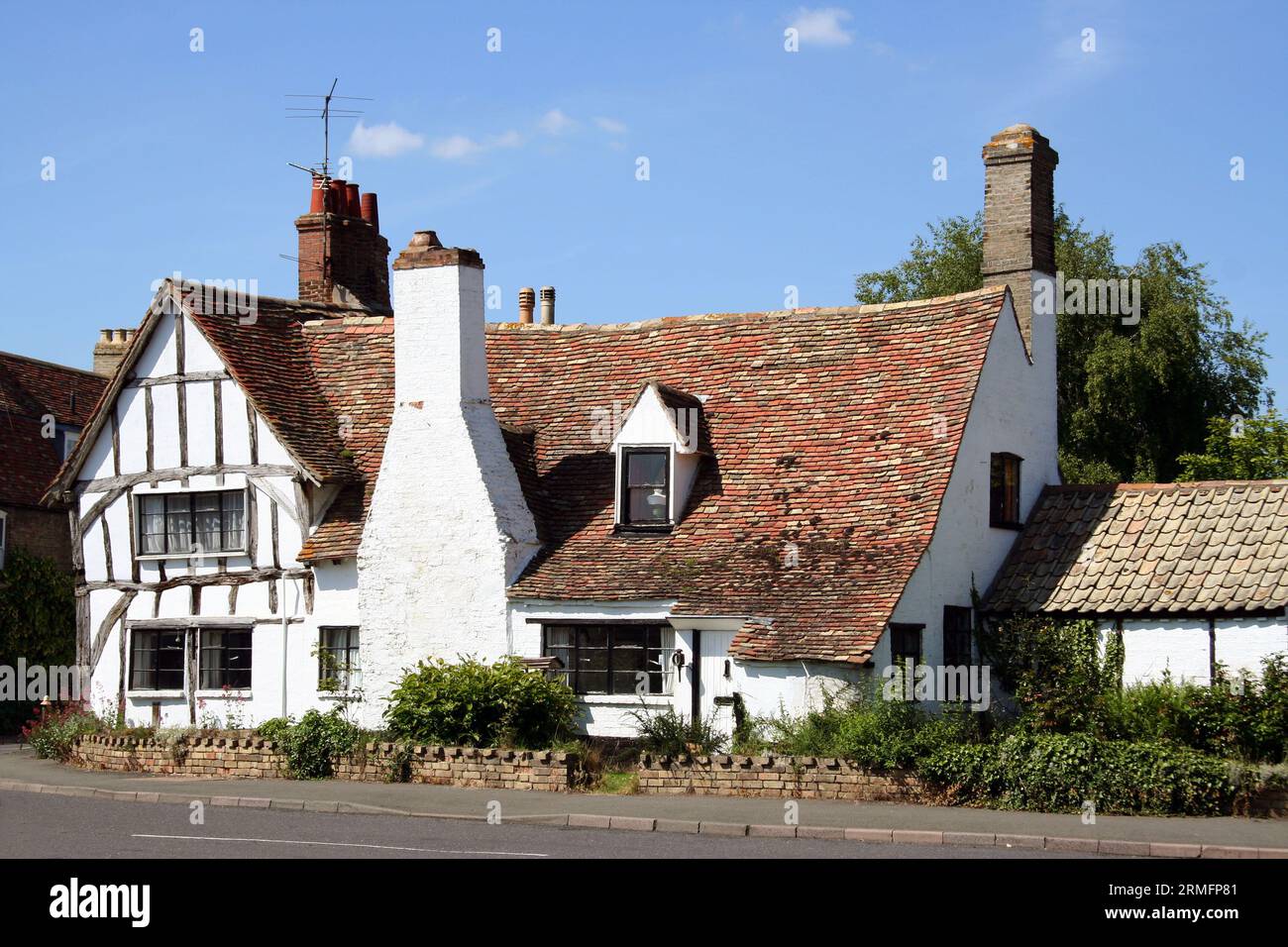 Typical English country house Stock Photo - Alamy