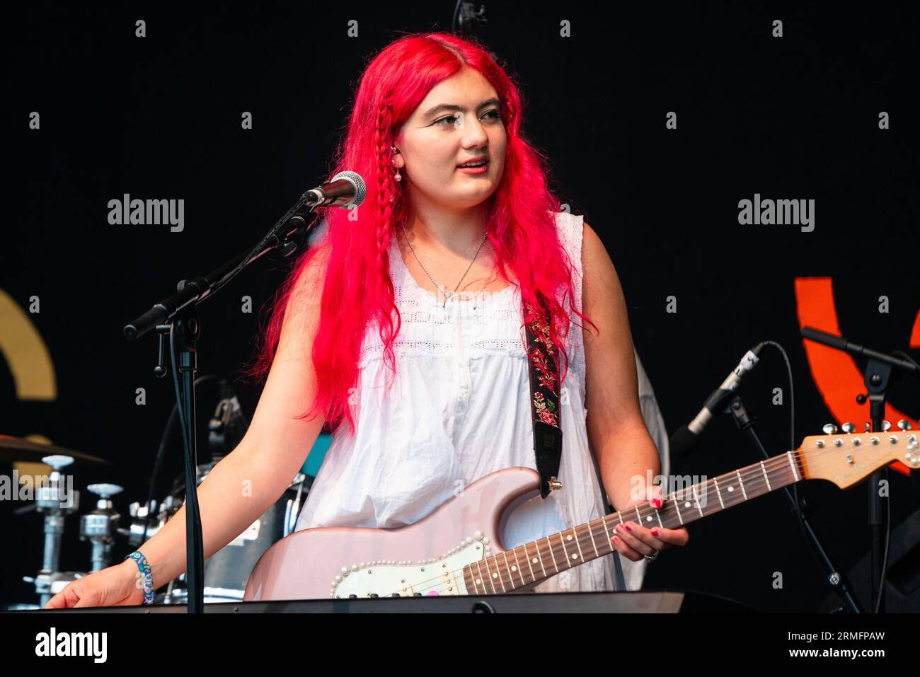 Singer songwriter Eavie (red hair) of Eaves Wilder live at Green Man ...