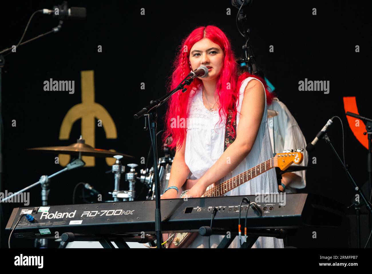 Singer songwriter Eavie (red hair) of Eaves Wilder live at Green Man ...