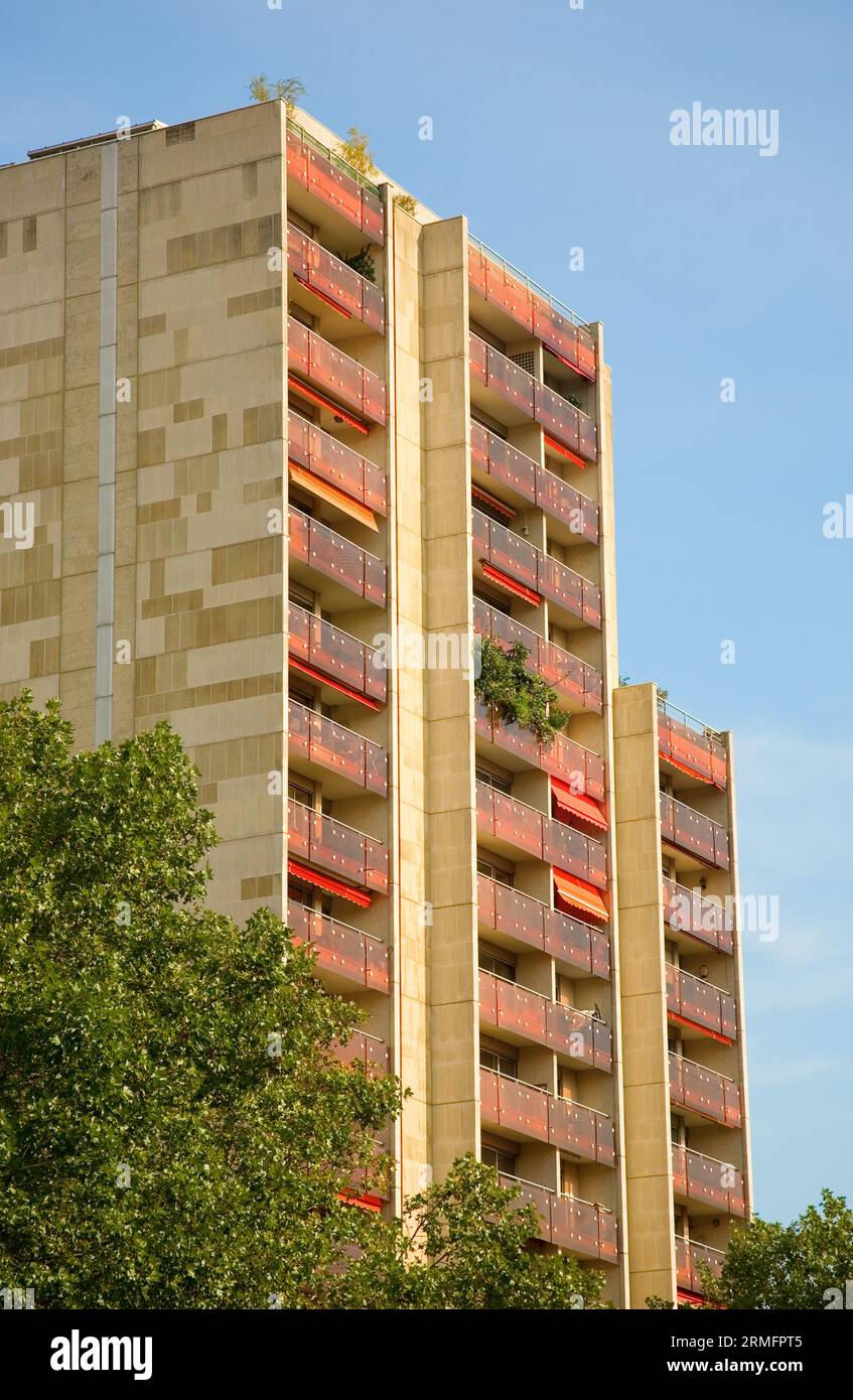 Modern high-rise apartment building Stock Photo - Alamy
