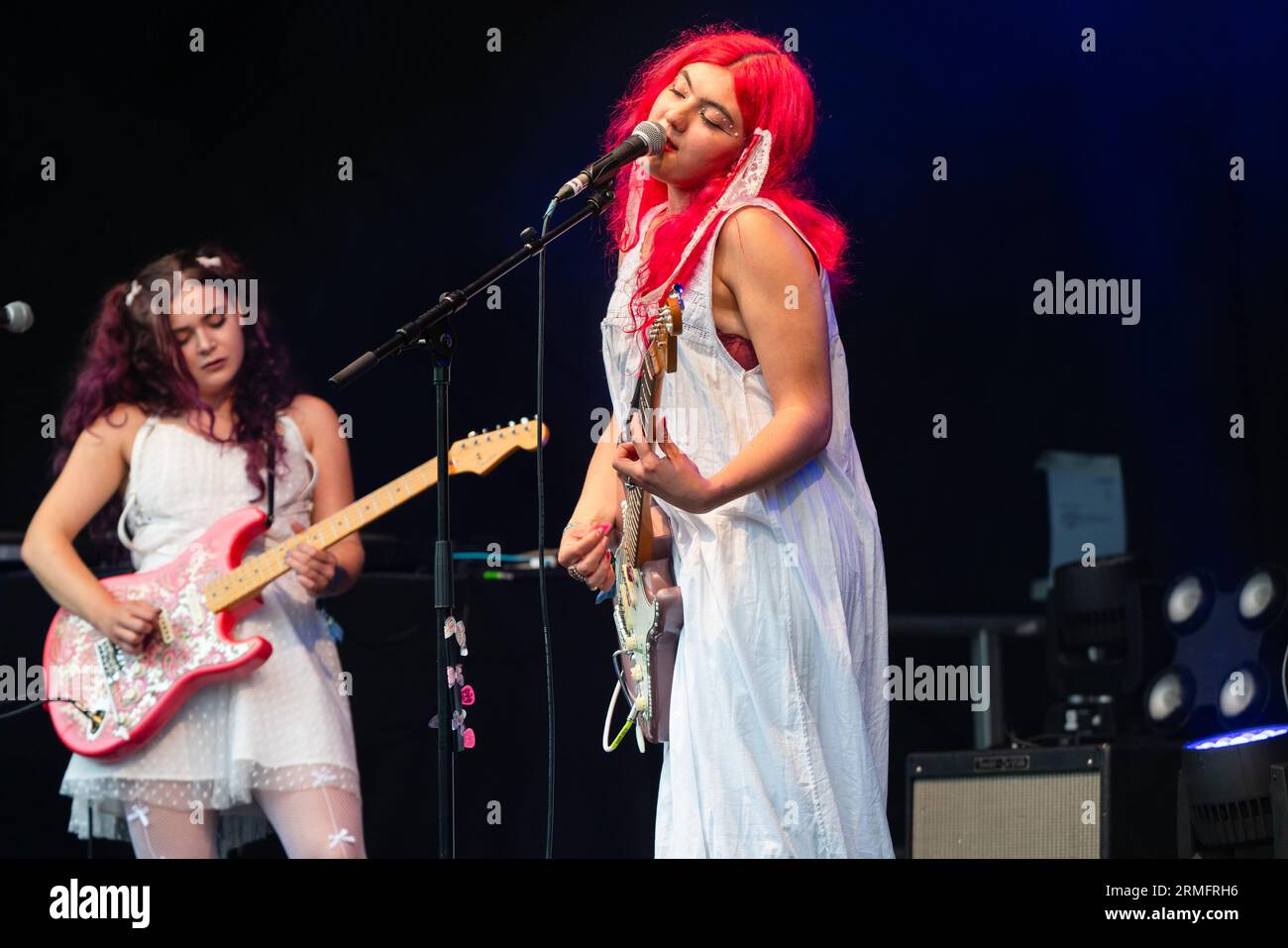 Singer songwriter Eavie (red hair) of Eaves Wilder live at Green Man ...