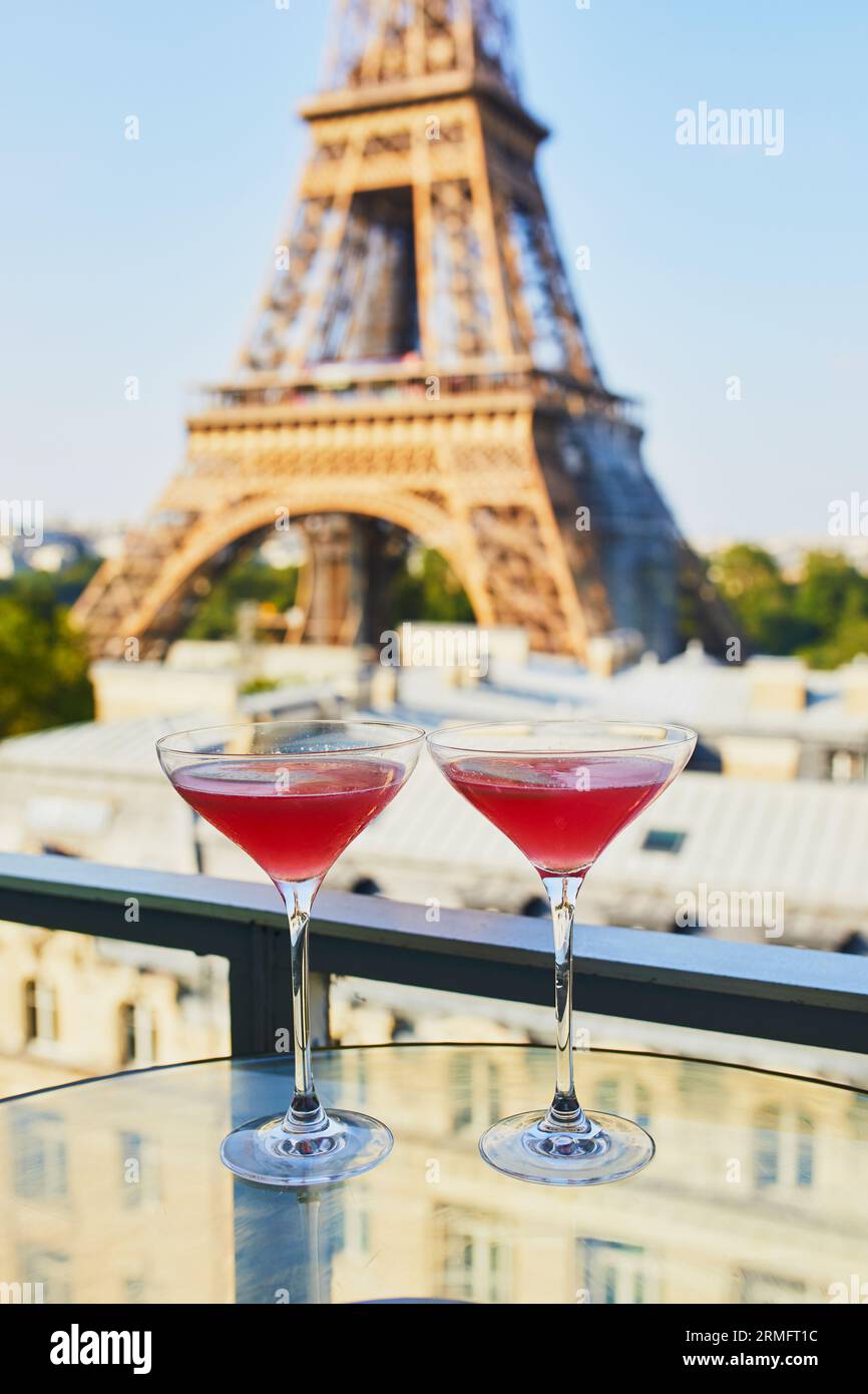 Cafe view eiffel tower hi-res stock photography and images - Alamy