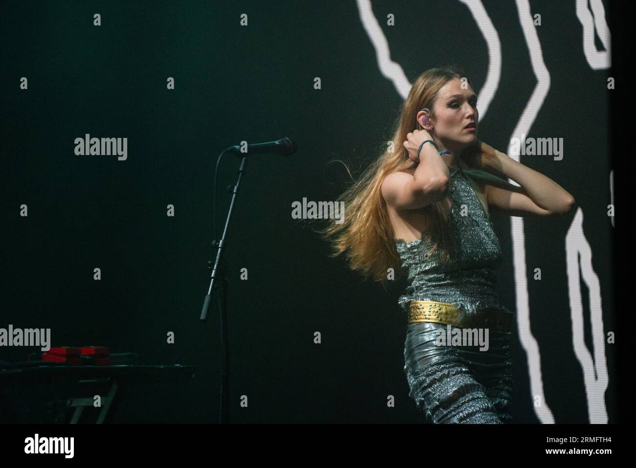 Georgia Ellery of Jockstrap play live at Green Man Festival in Wales ...