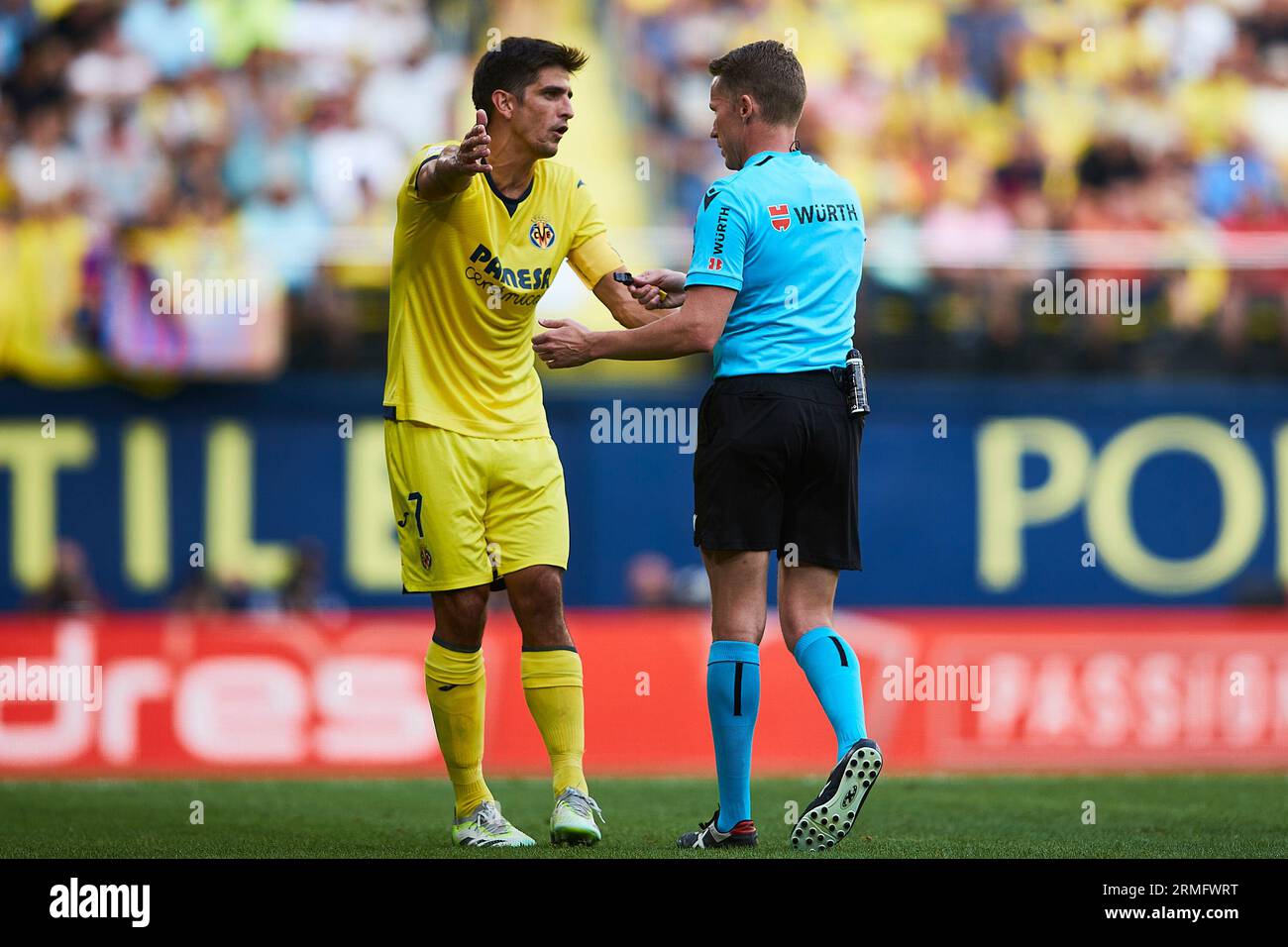 Gerard Moreno (Villarreal CF, #7) and Referee Hernandez Hernandez in ...
