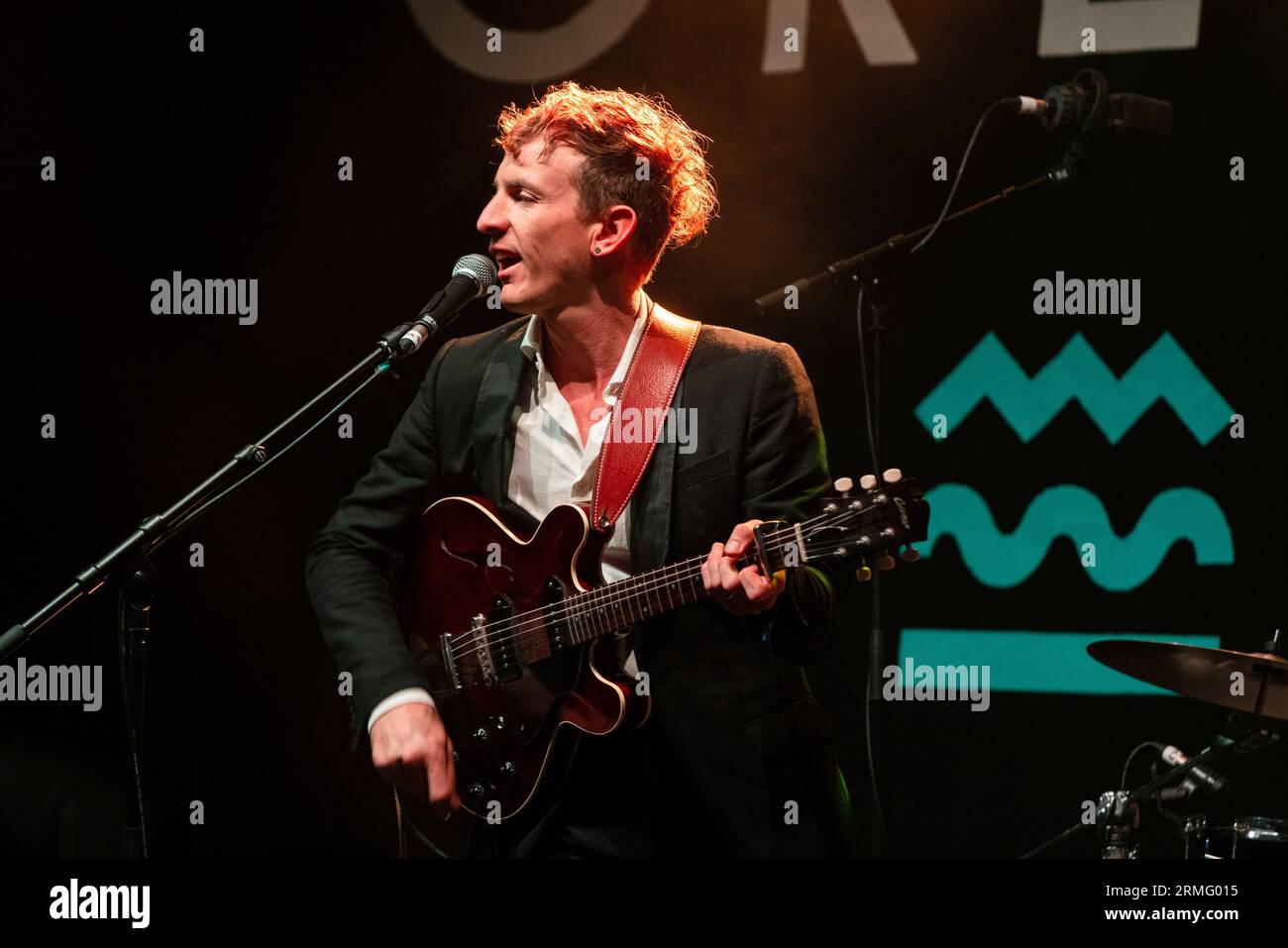 Thief in rain hi-res stock photography and images - Alamy