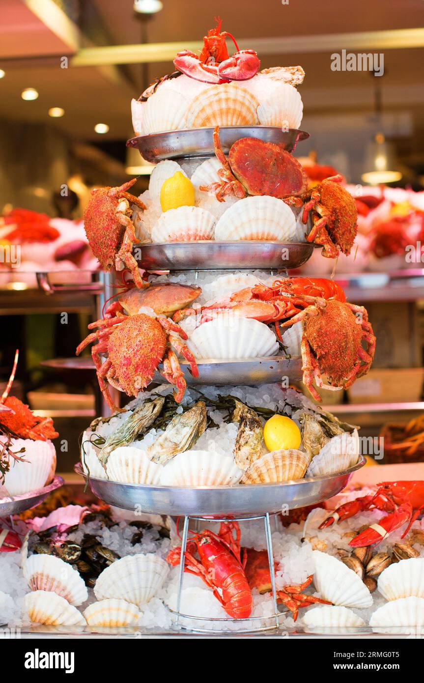 Fresh fish at a market in paris hi-res stock photography and images - Alamy