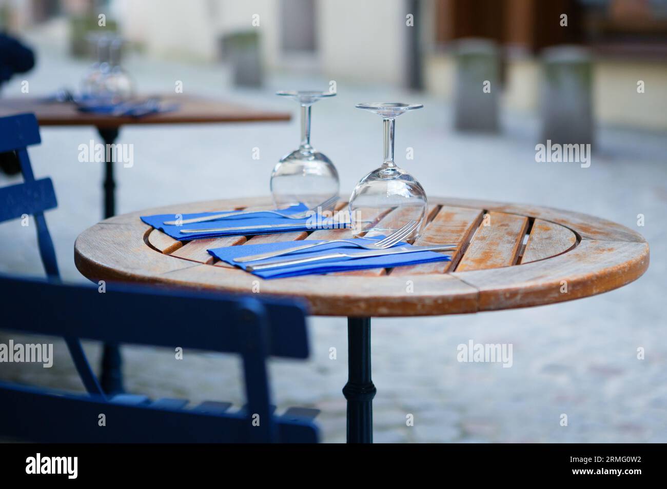 Outdoor french cafe hi-res stock photography and images - Alamy