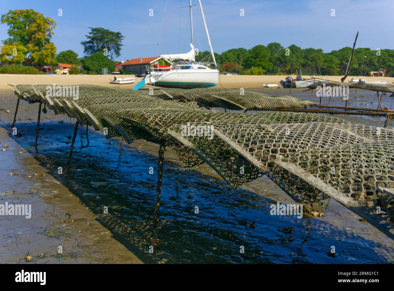 The basin of Arcachon is a very popular destination among tourists ...