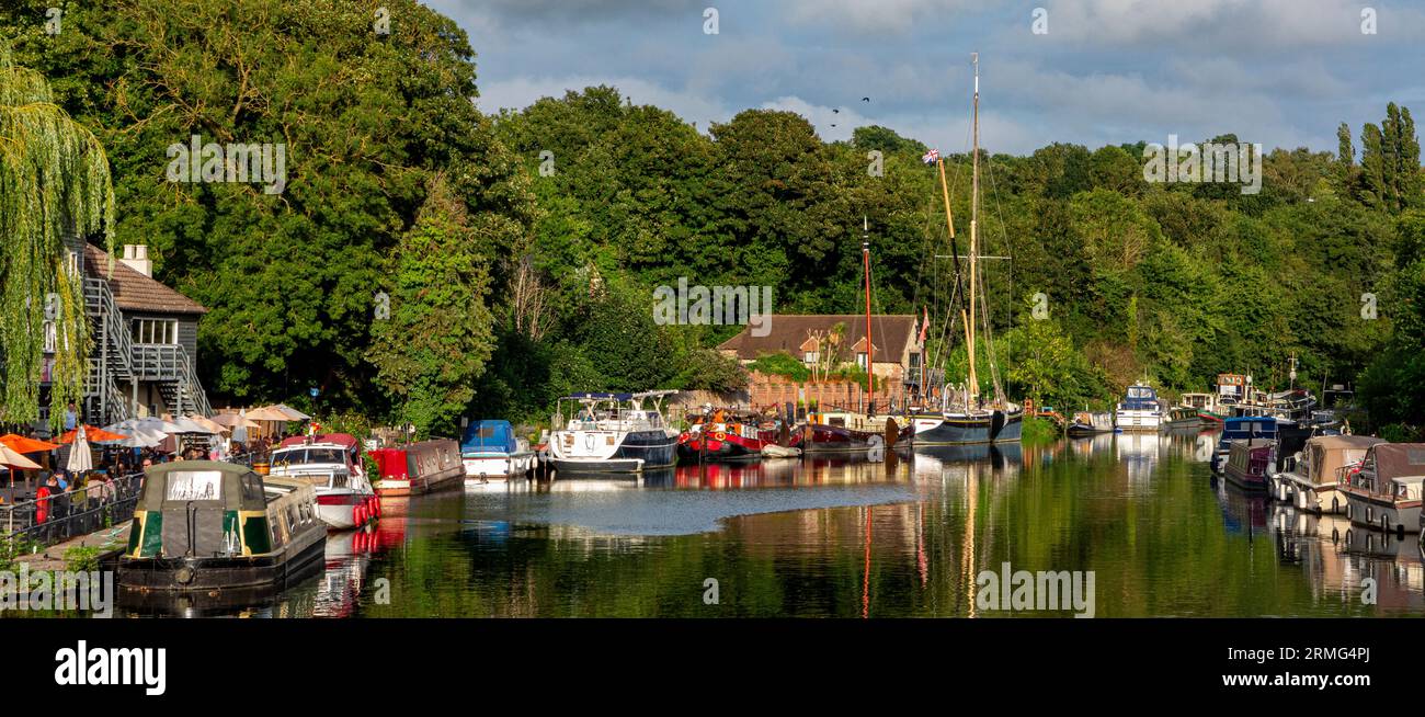 Maidstone kent england river boat hi-res stock photography and images ...