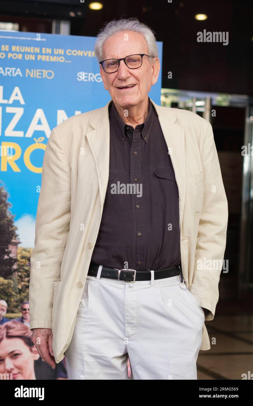 Fernando Aramburu poses during the photocall of the movie 'La Manzana ...
