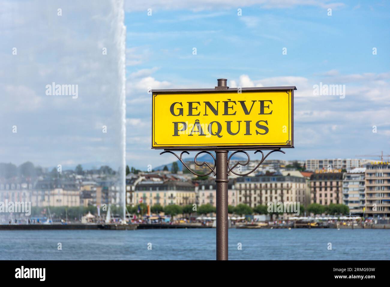 The Geneva Water Fountain (Jet d'Eau) & Genève Pâquis sign from Quai du ...