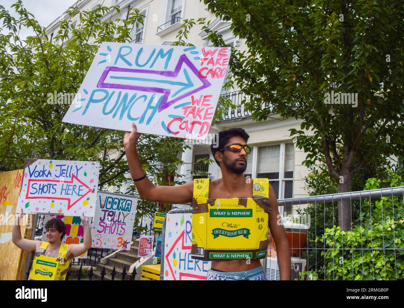 Makeshift bar hi-res stock photography and images - Alamy