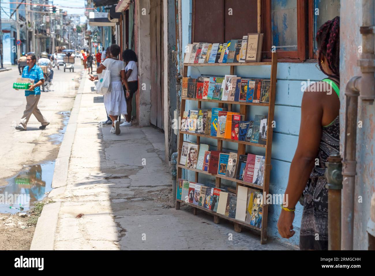 Havana, Cuba, 2023, Selling old books in sidewalk Stock Photo - Alamy