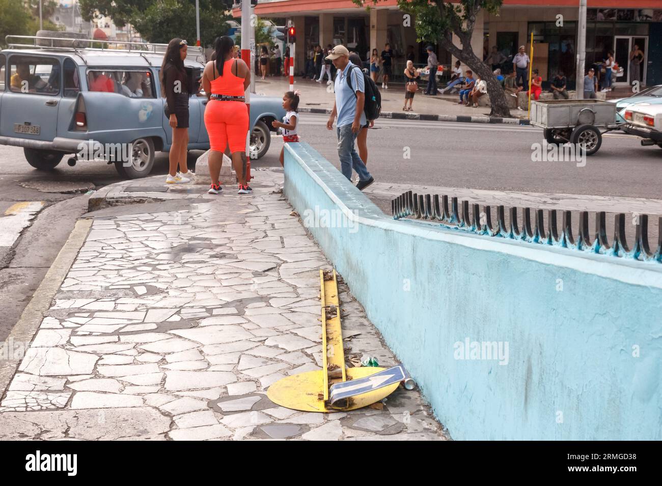 Havana, Cuba, 2023, Sidewalk and traffic in El Vedado Stock Photo - Alamy
