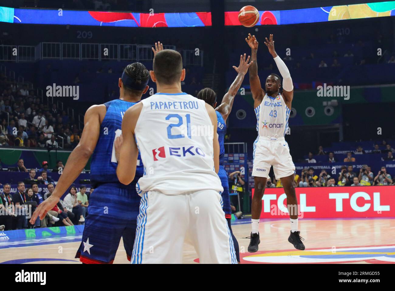 Pasay City, Philippines. 28th Aug, 2023. Thanasis Antetokounmpo (R) of ...