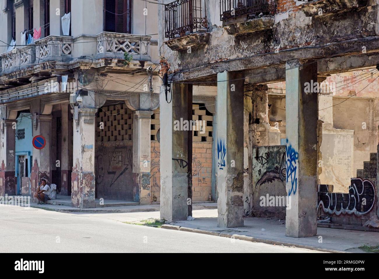 Havana, Cuba, 2023, Damaged architecture of buildings Stock Photo - Alamy