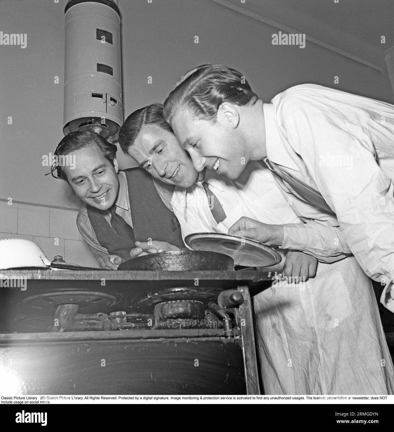 Vintage black stove hi-res stock photography and images - Alamy