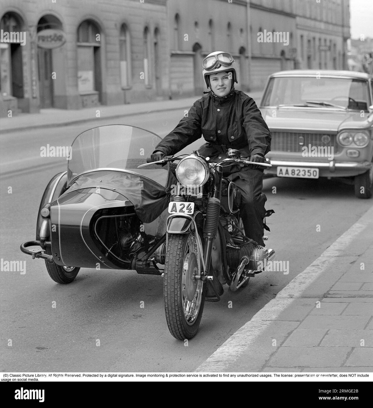 Vintage motorcycle sidecar hi-res stock photography and images - Alamy