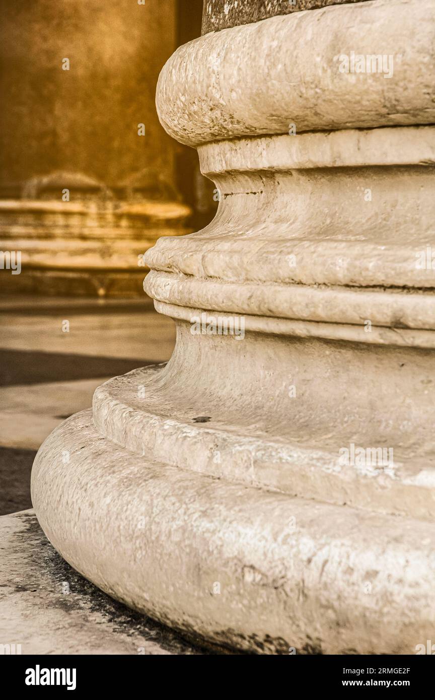 Detail of Corinthian base complex, Pantheon in Rome Stock Photo - Alamy
