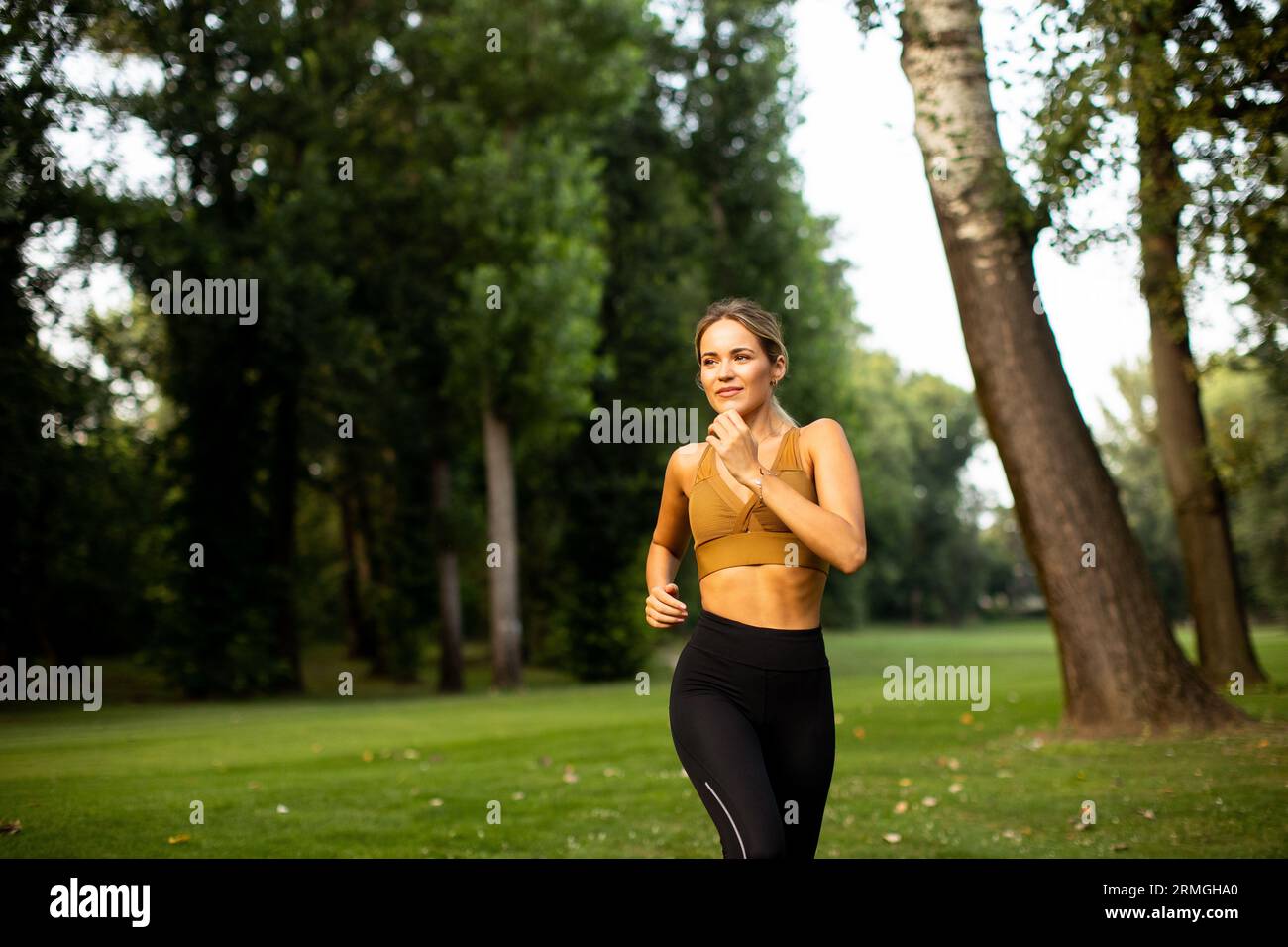 Attractive young woman jogger hi-res stock photography and images - Alamy