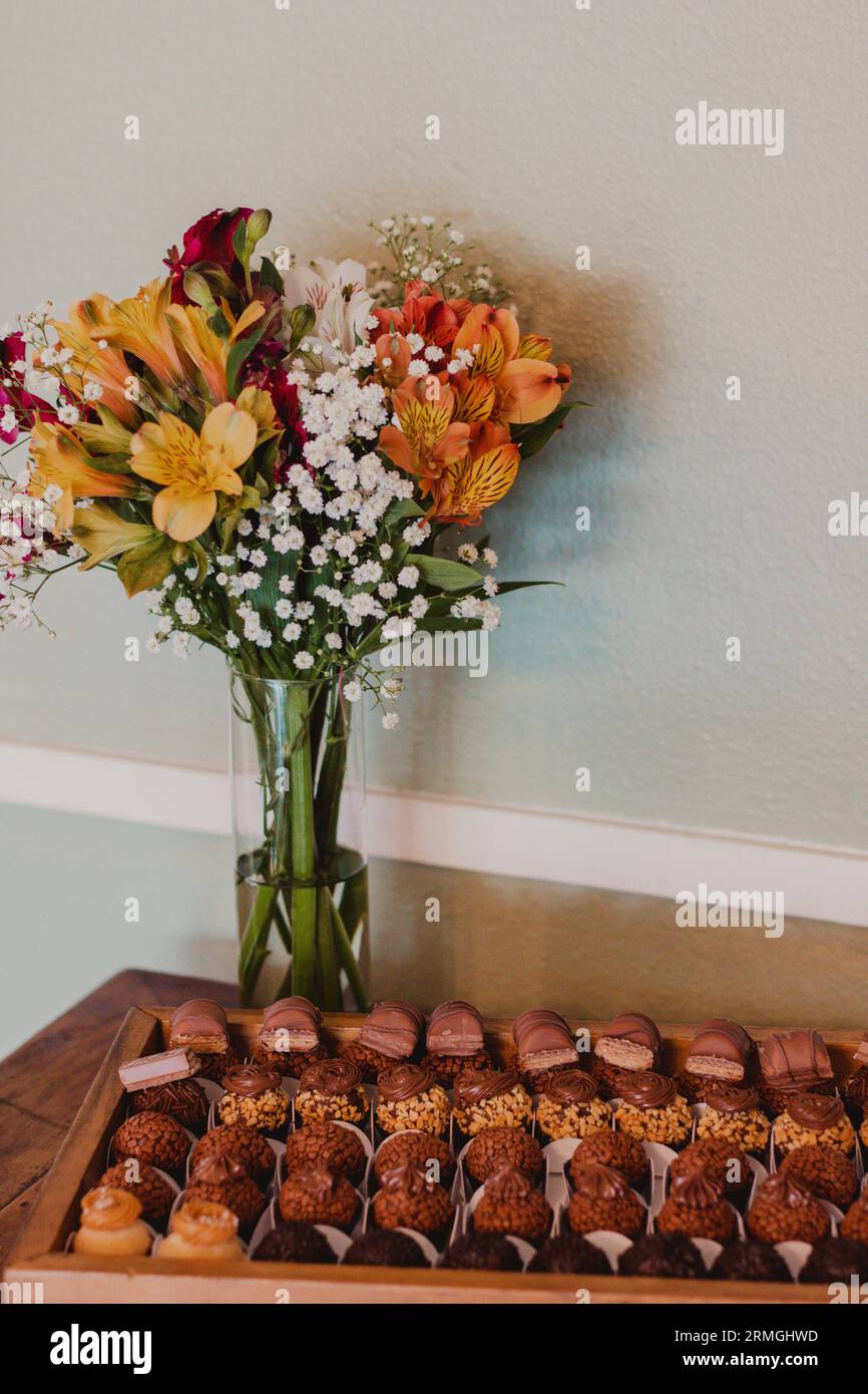 party table with flowers and candies Stock Photo - Alamy