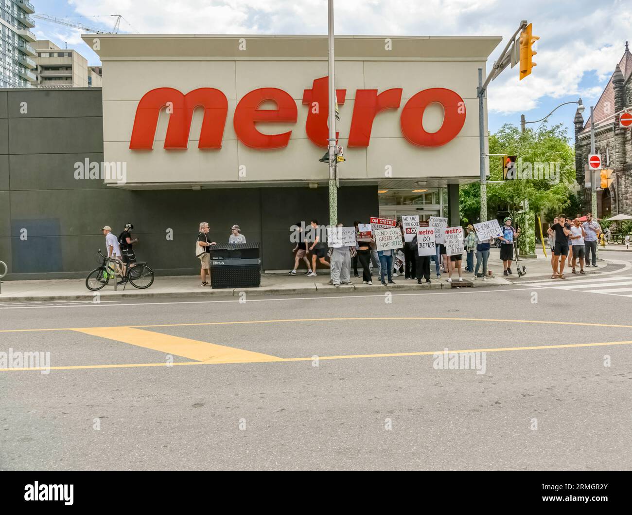 Metro grocery hi-res stock photography and images - Alamy