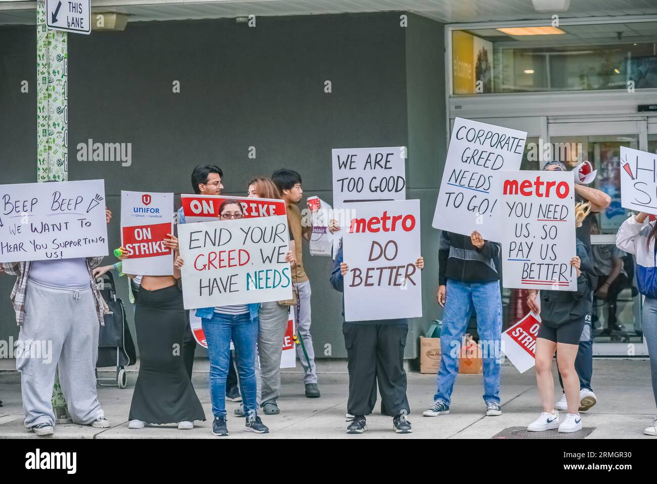 Metro workers on strike hi-res stock photography and images - Alamy