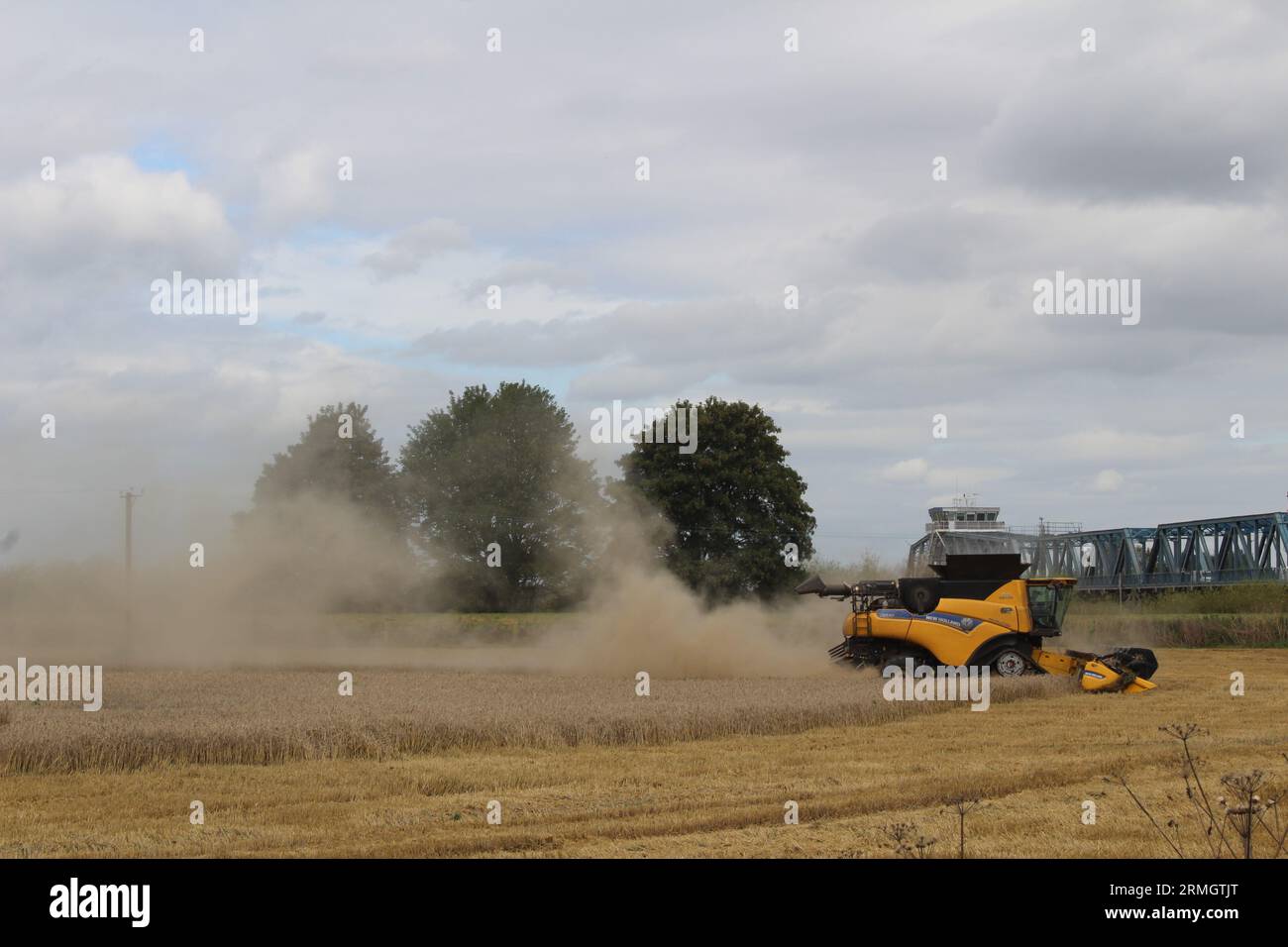 Farmland near Airmyn near Boothferry bridge in the East Riding of ...